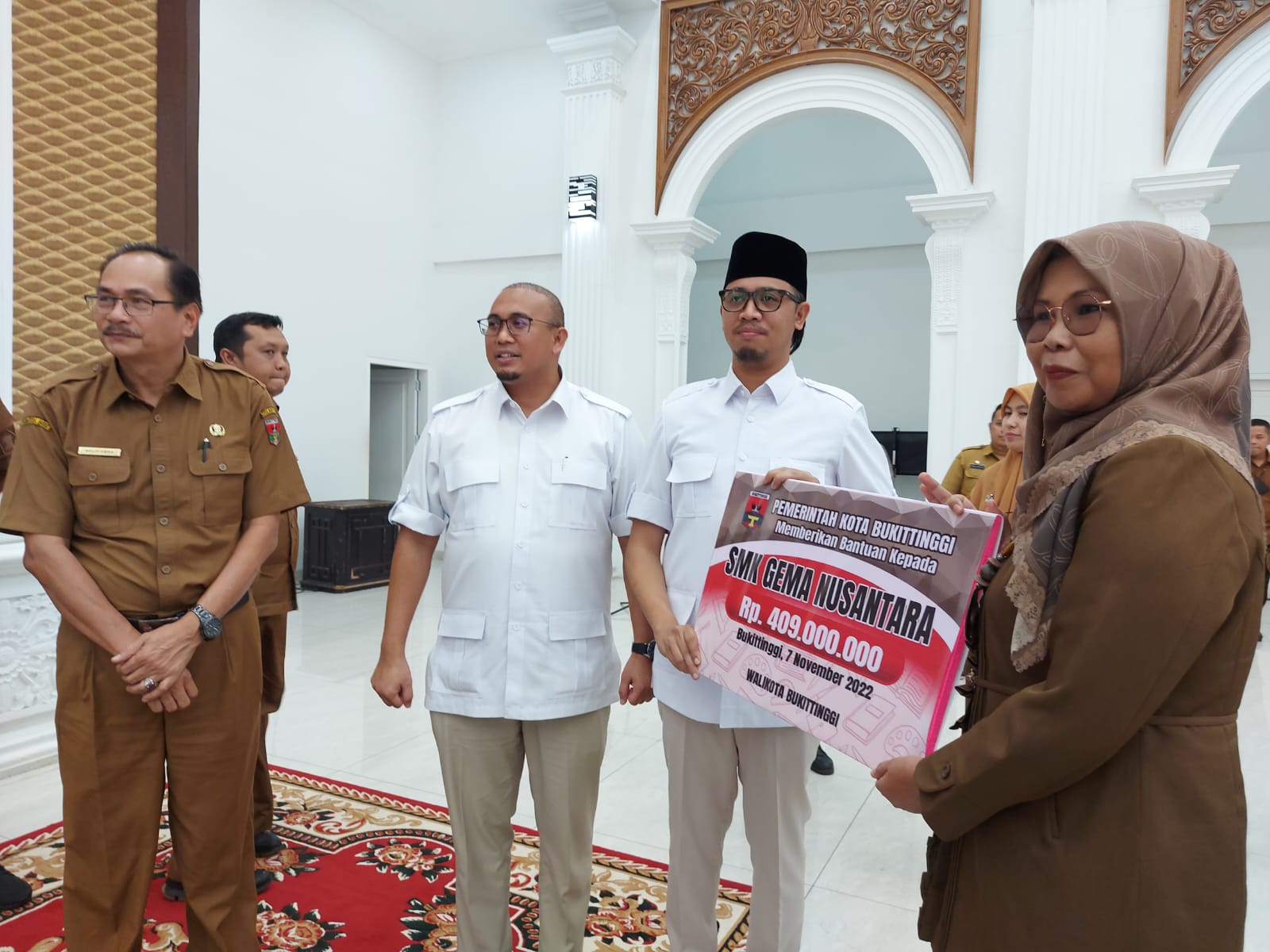 Pemko Berikan Dana Hibah Untuk Guru Honor SMA, SMK dan SLB Swasta se ...