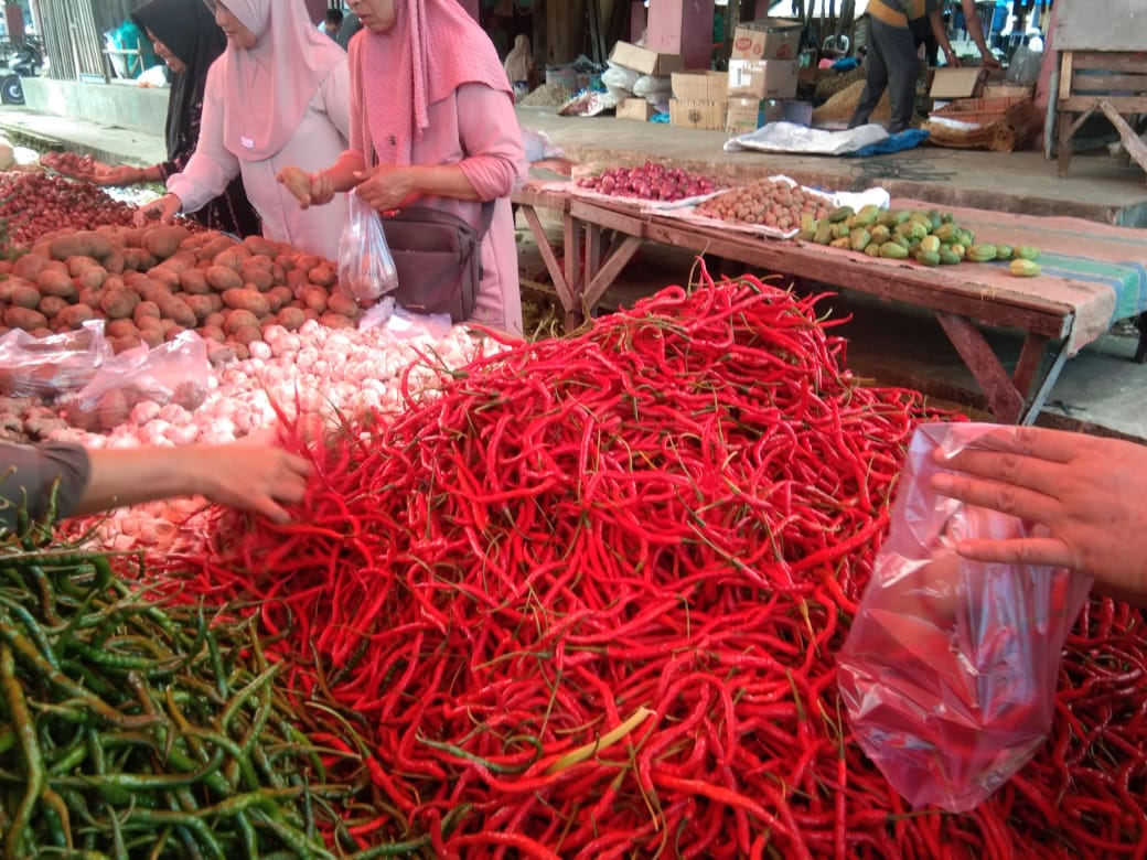 Harga Cabe Kian Merah, Tembus Rp130 Ribu per Kg – kaba12