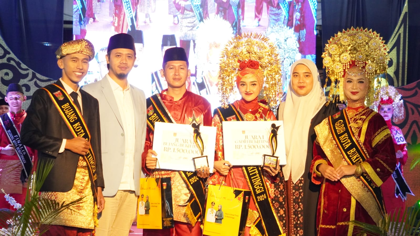 Malam Anugerah Duta Wisata Bujang Jo Gadih Kota Bukittinggi Tahun 2024 – kaba12