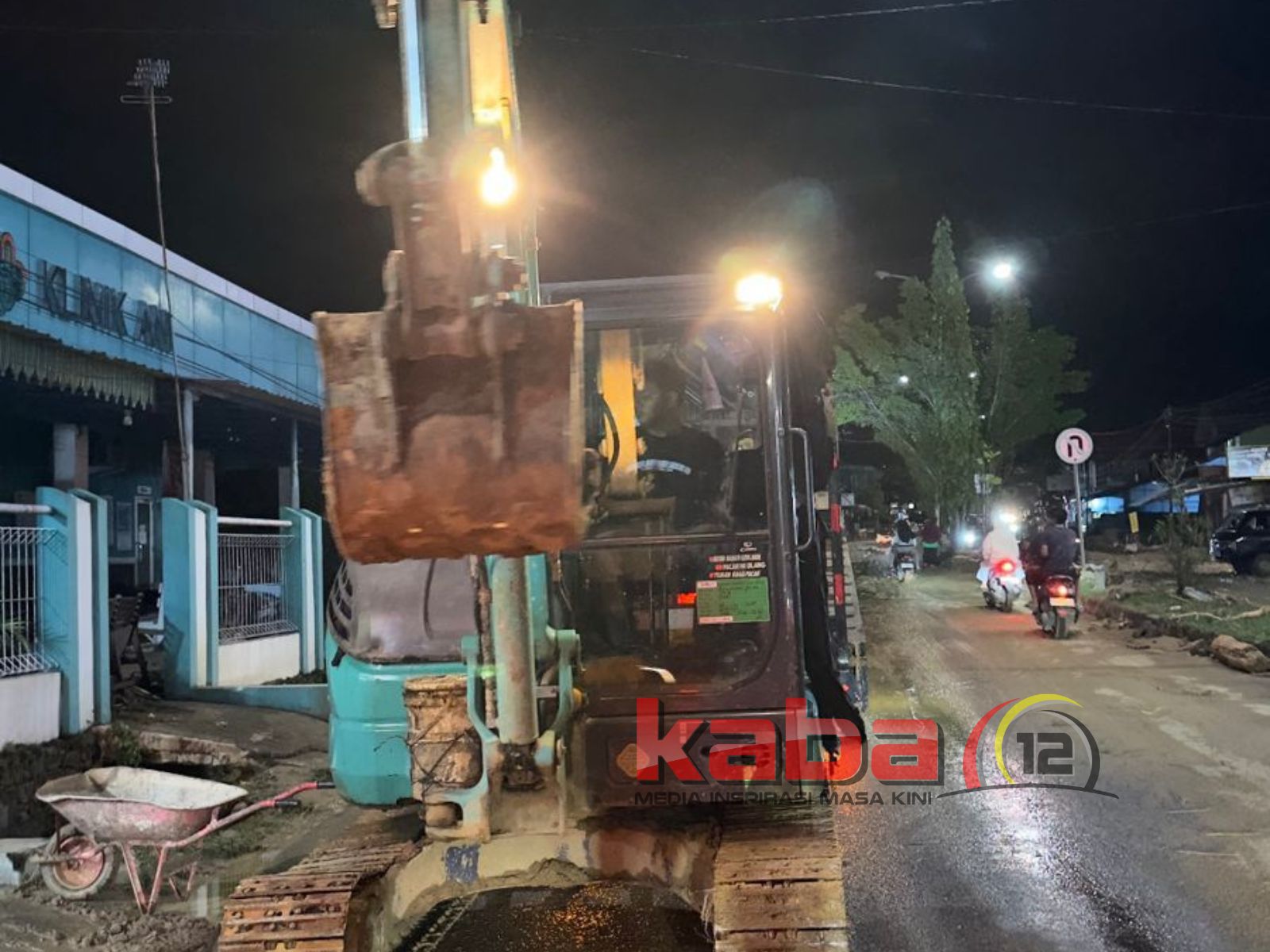 Cuaca Membaik,Pemko Padang Fokuskan Pembersihan Lumpur Banjir Bandang – kaba12